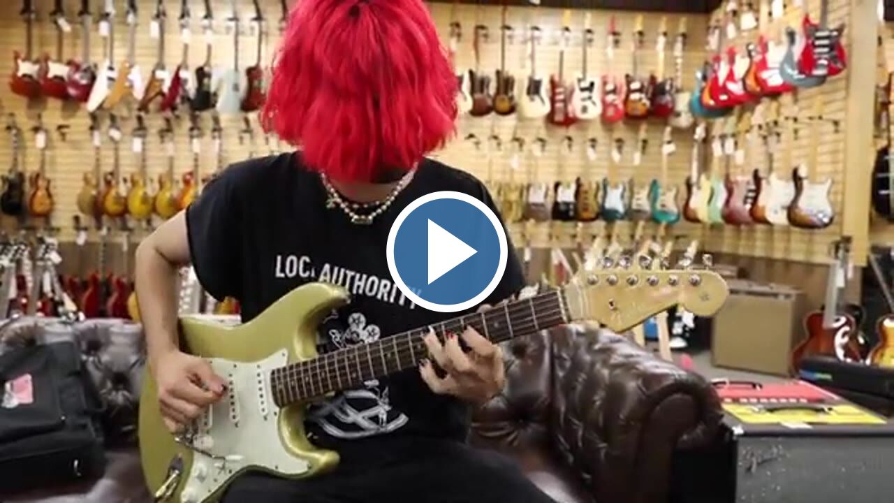 Omer Fedi playing a 1963 Fender Stratocaster at Norman's Rare Guitars ...